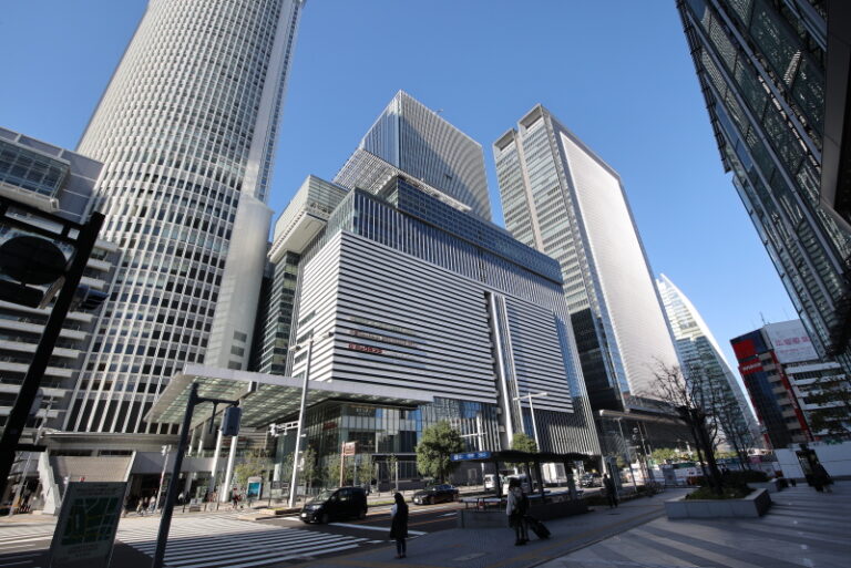 地域探訪: 名古屋・JRゲートタワーは圧倒的な規模を誇る複合駅ビル 雲井通5丁目再開発ビルも参考にしたい - こべるん ～変化していく神戸～